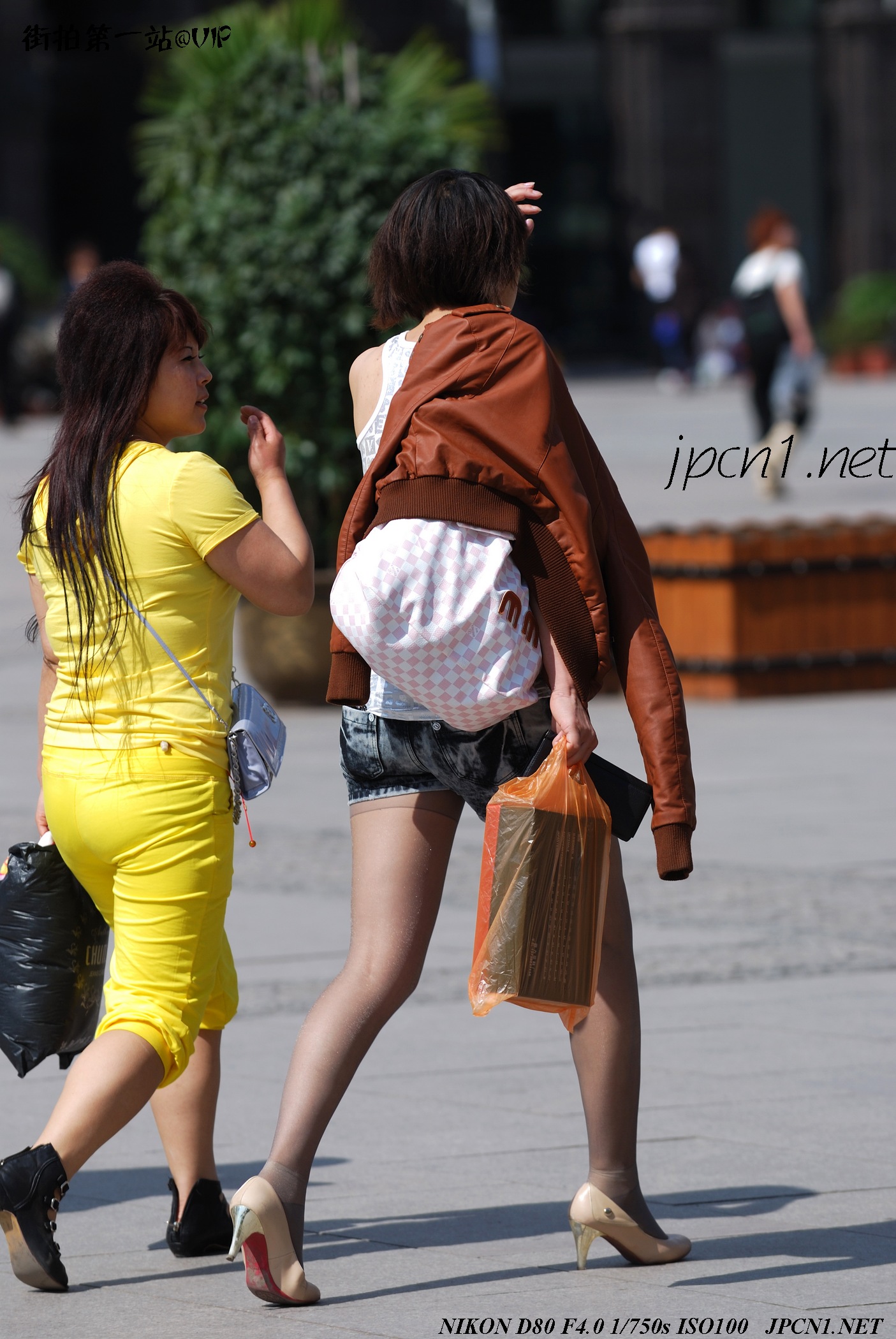 背心热裤高跟 露袜跟的双层丝袜MM[16P] - 〖单反街拍区〗 - 就去人人网 97人人网|就去人人街拍|97人人街拍|97人人