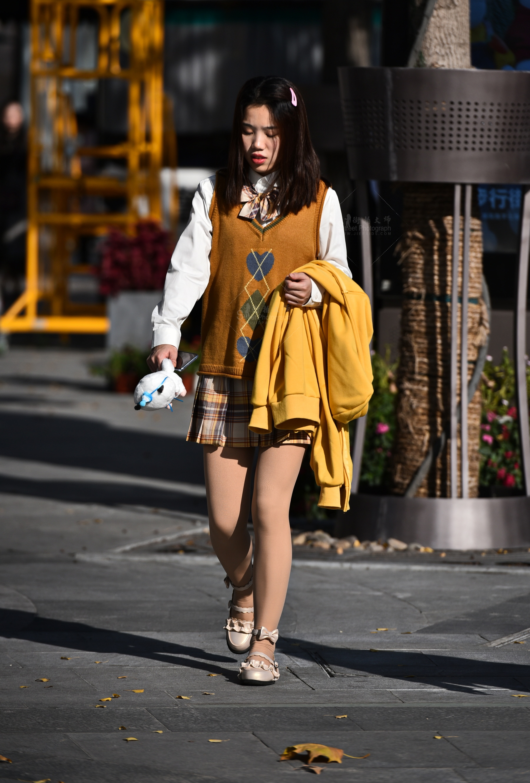 JK格裙 可爱玛丽珍鞋 天鹅绒肉丝 光腿神器小妹[25P] - 〖单反街拍区〗 - 就去人人网 97人人网|就去人人街拍|97人人街拍|97人人